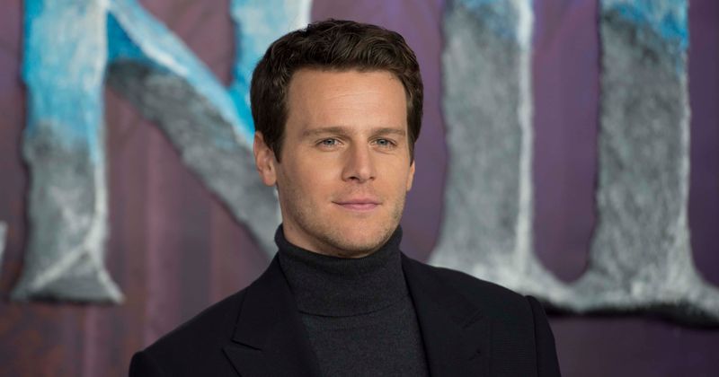'Frozen' star Jonathan Groff joins 'Matrix 4' alongside Keanu Reeves ...