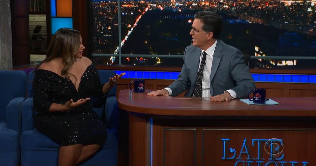 Stephen Colbert apologized to Mindy Kaling for an awkward dressing room ...